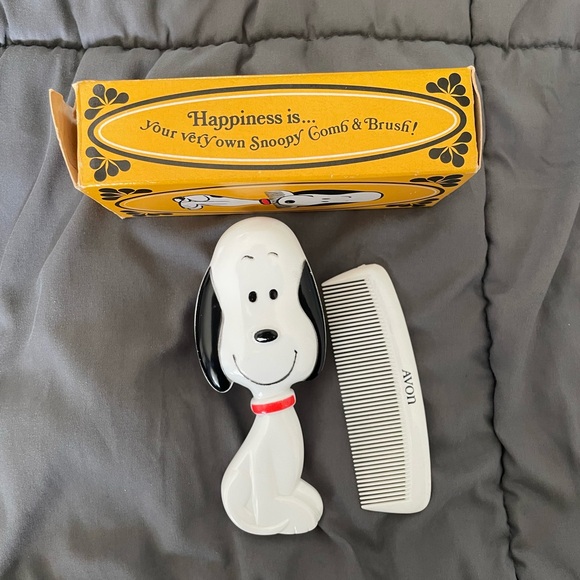 Snoopy | Accessories | Vintage Avon Peanuts Snoopy Brush And Comb Set ...